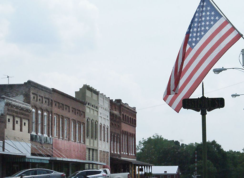Iuka, Mississippi: Home to famous springs and Apron Museum – KellyKazek.com