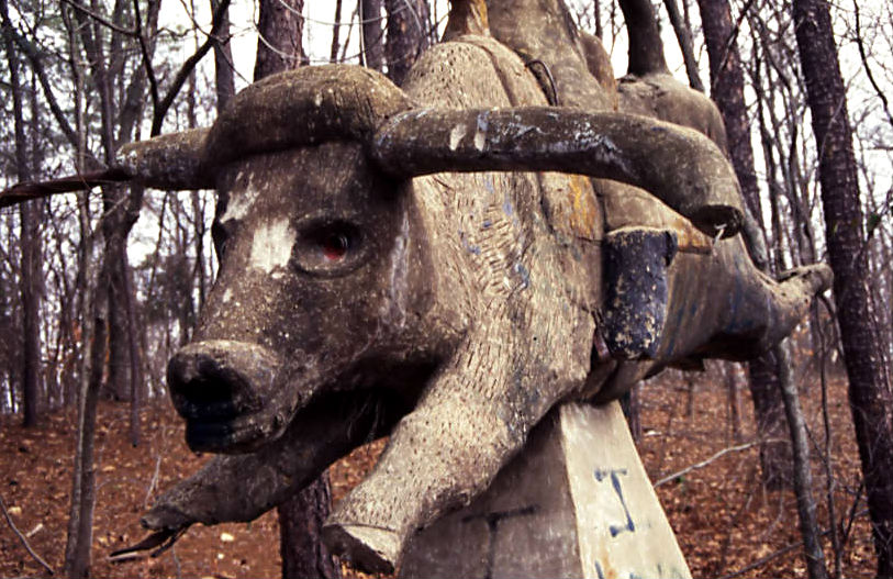 E.T. Wickham’s wacky roadside folk art in Palmyra, TN – KellyKazek.com