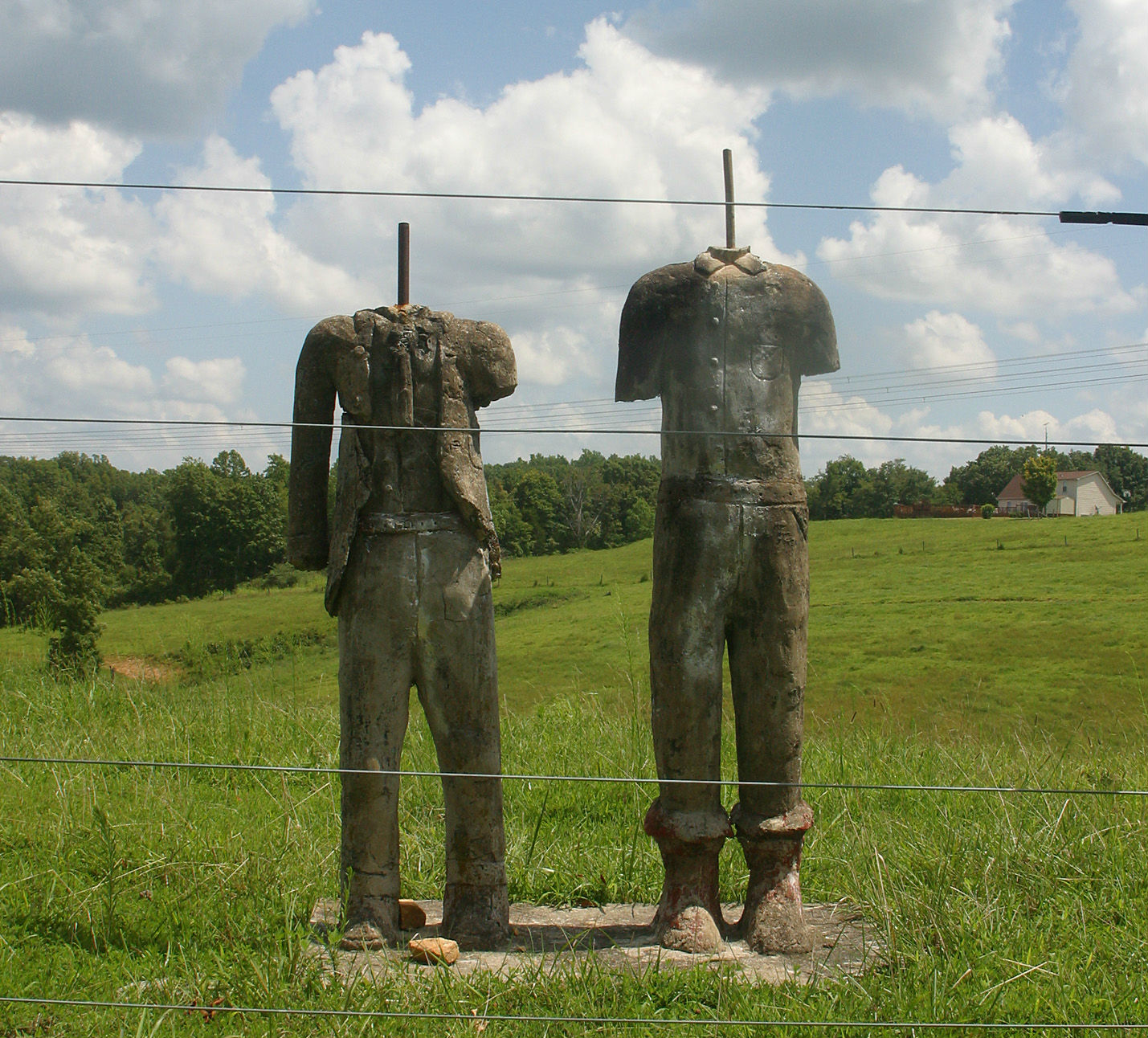 E.T. Wickham’s wacky roadside folk art in Palmyra, TN – KellyKazek.com