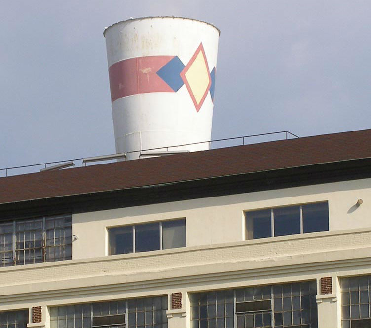 Is this the World’s Largest Dixie Cup? – KellyKazek.com