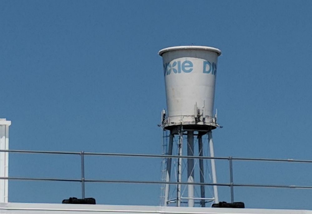 Is this the World’s Largest Dixie Cup? – KellyKazek.com