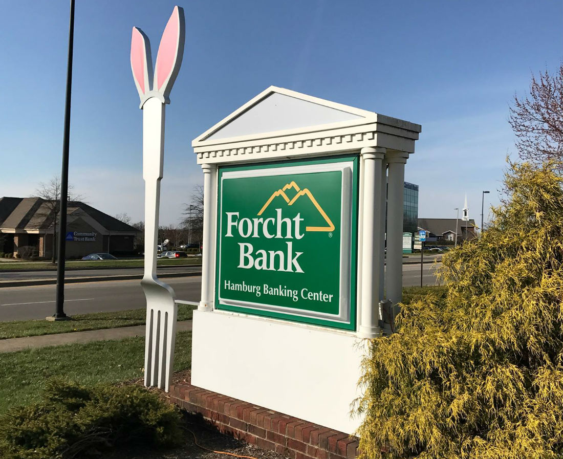 What’s the deal with this patriotic fork in the road? – KellyKazek.com