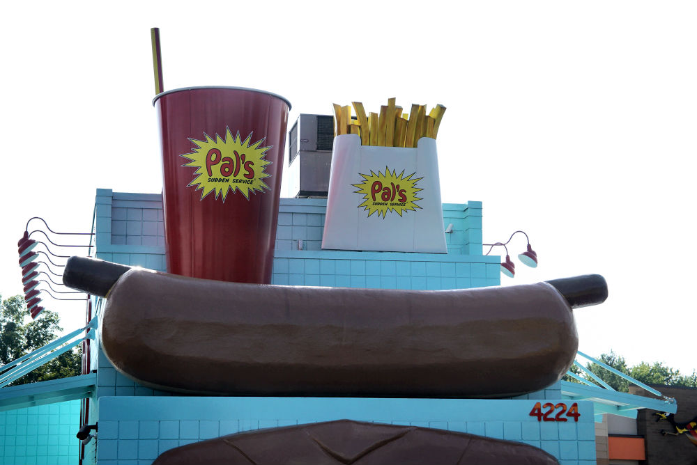 Have a giant burger and Frenchie fries at Pal’s – KellyKazek.com