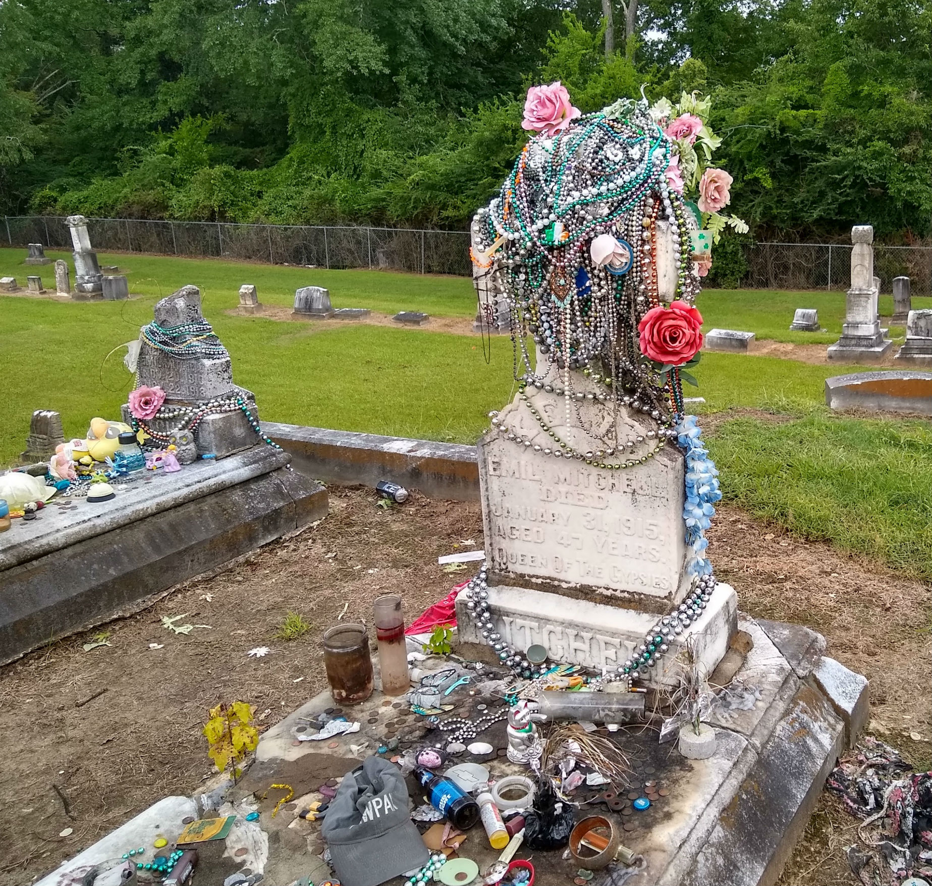 Graves of the gypsy queen and king: Road trip recap – KellyKazek.com