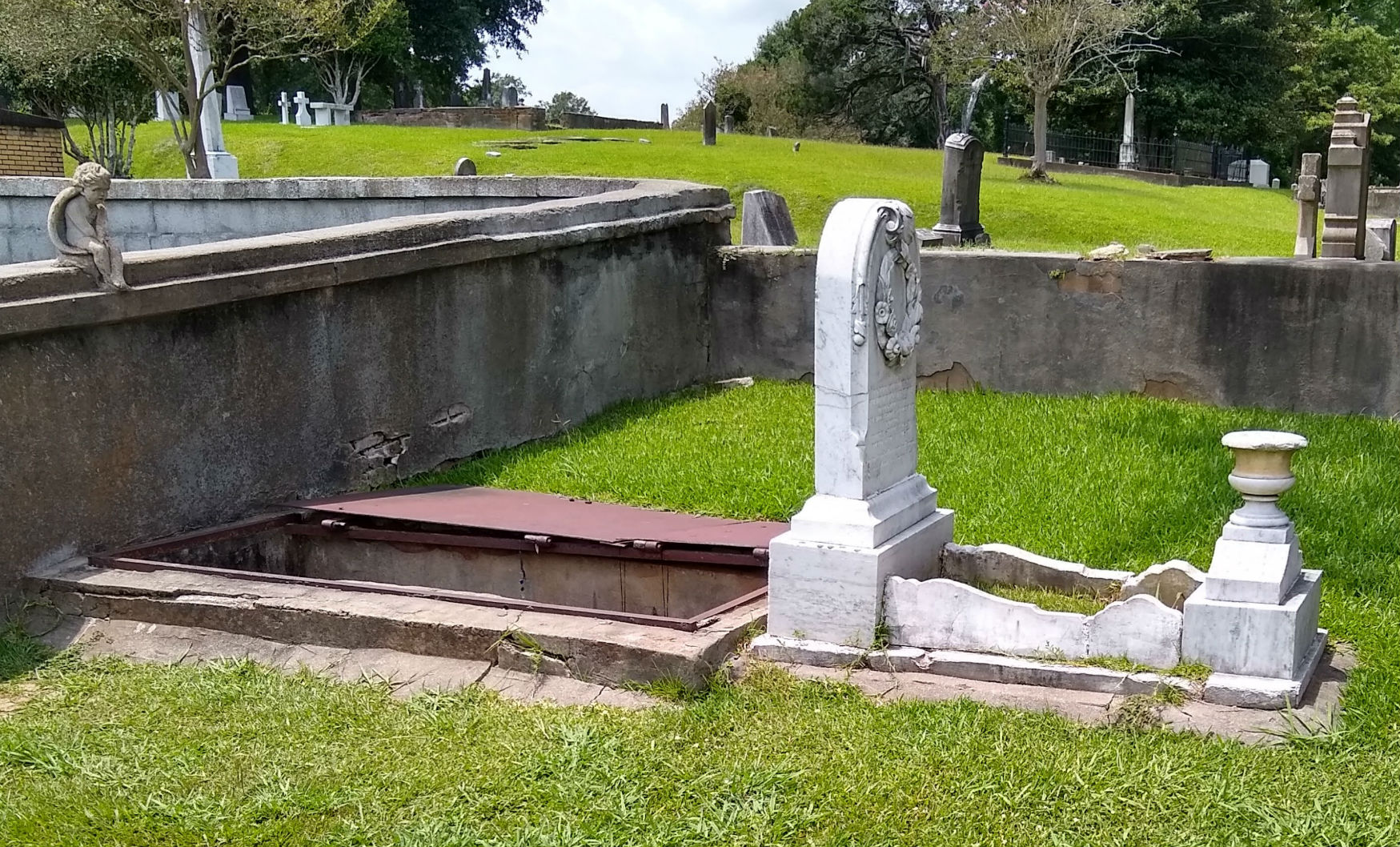 The mystery and beauty of Mississippi’s Natchez City Cemetery ...