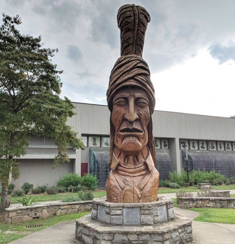 The story of those giant Indian heads and how you can see them ...