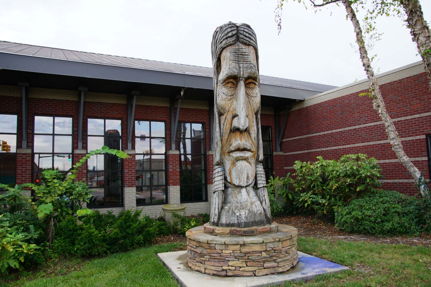 The story of those giant Indian heads and how you can see them ...