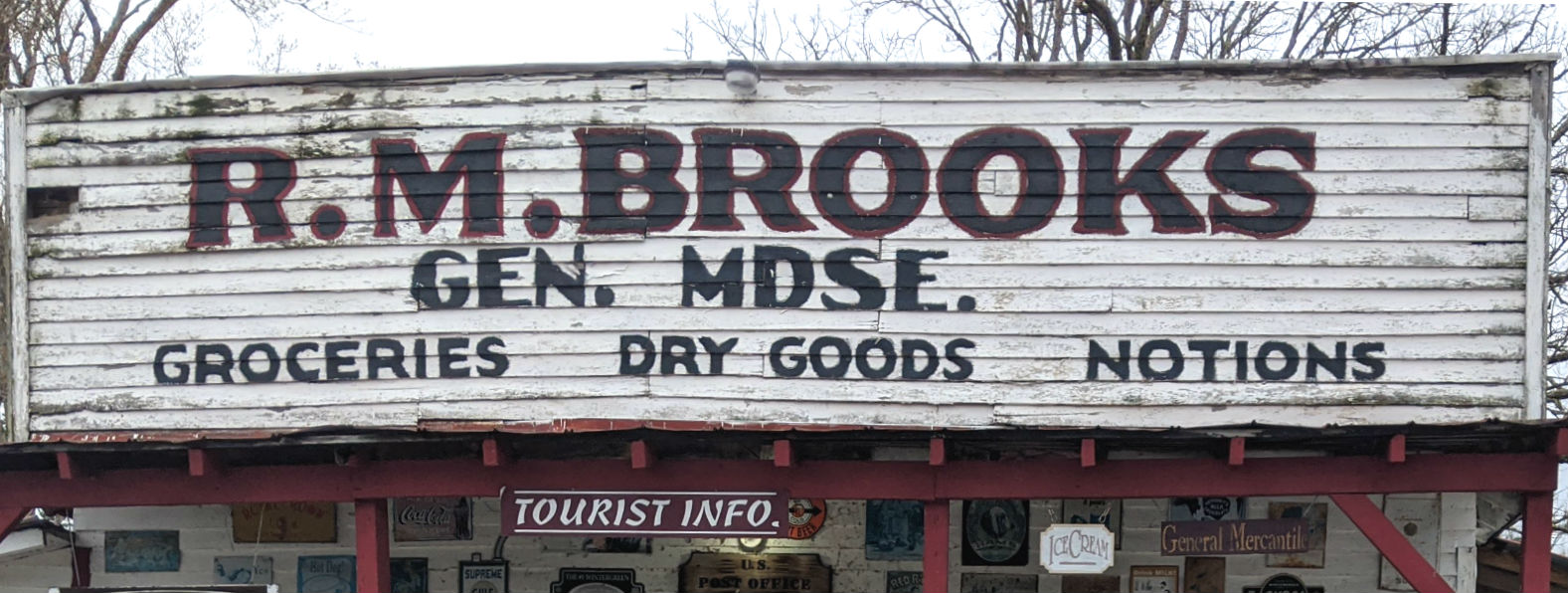 Take a photo tour of this picturesque general store in Tennessee ...