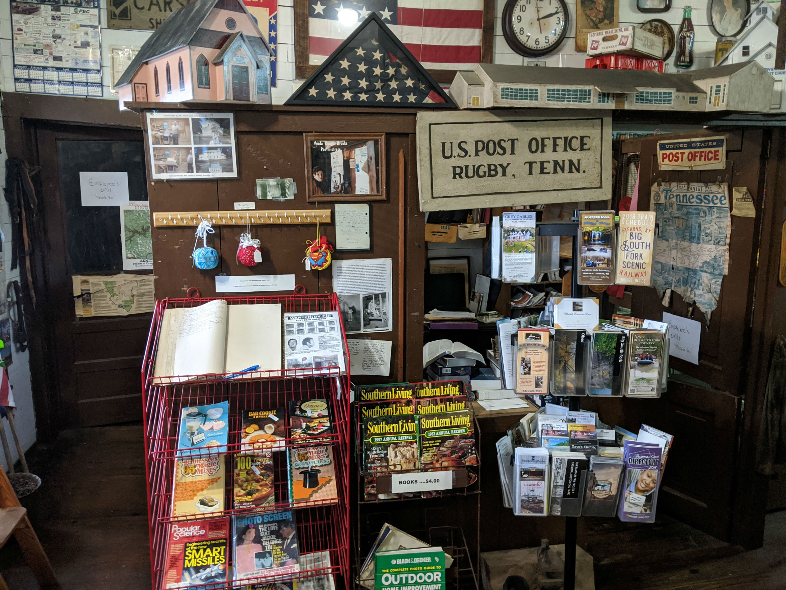 Take a photo tour of this picturesque general store in Tennessee ...