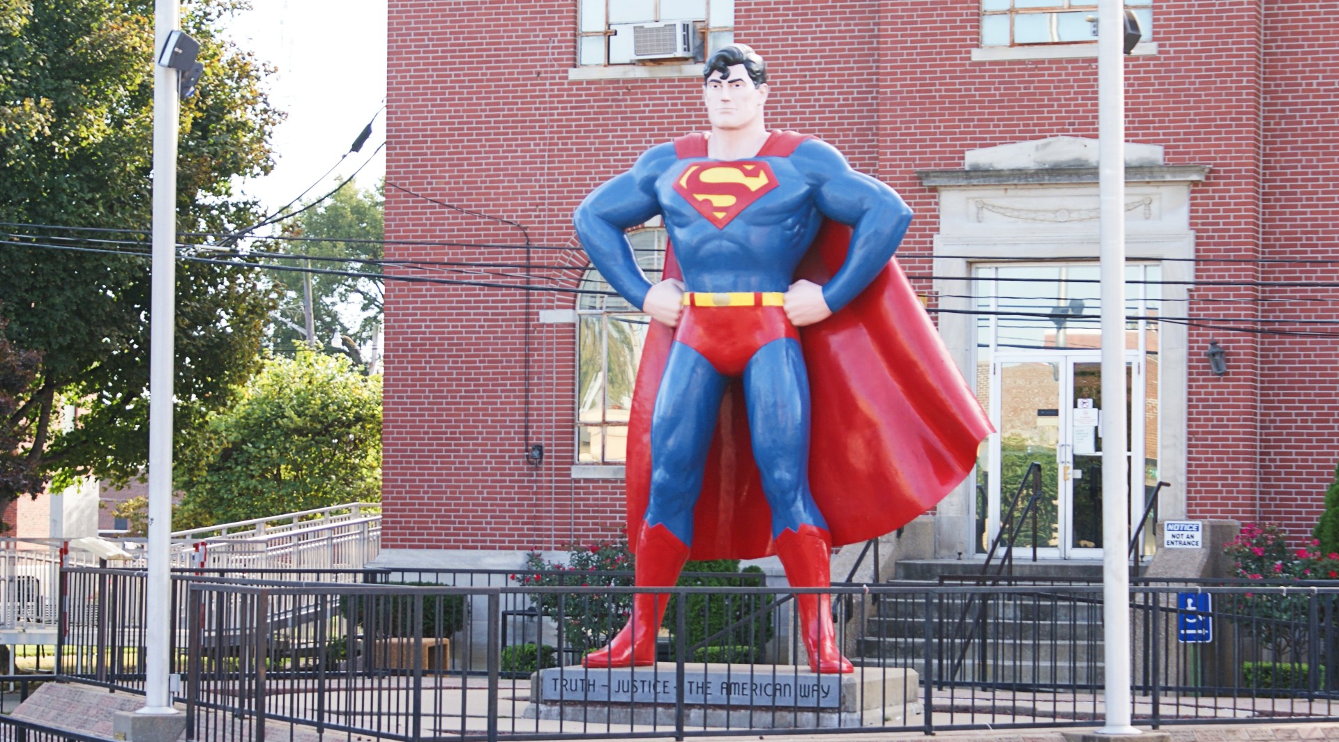 A visit to the real-life Metropolis, home of Superman – KellyKazek.com