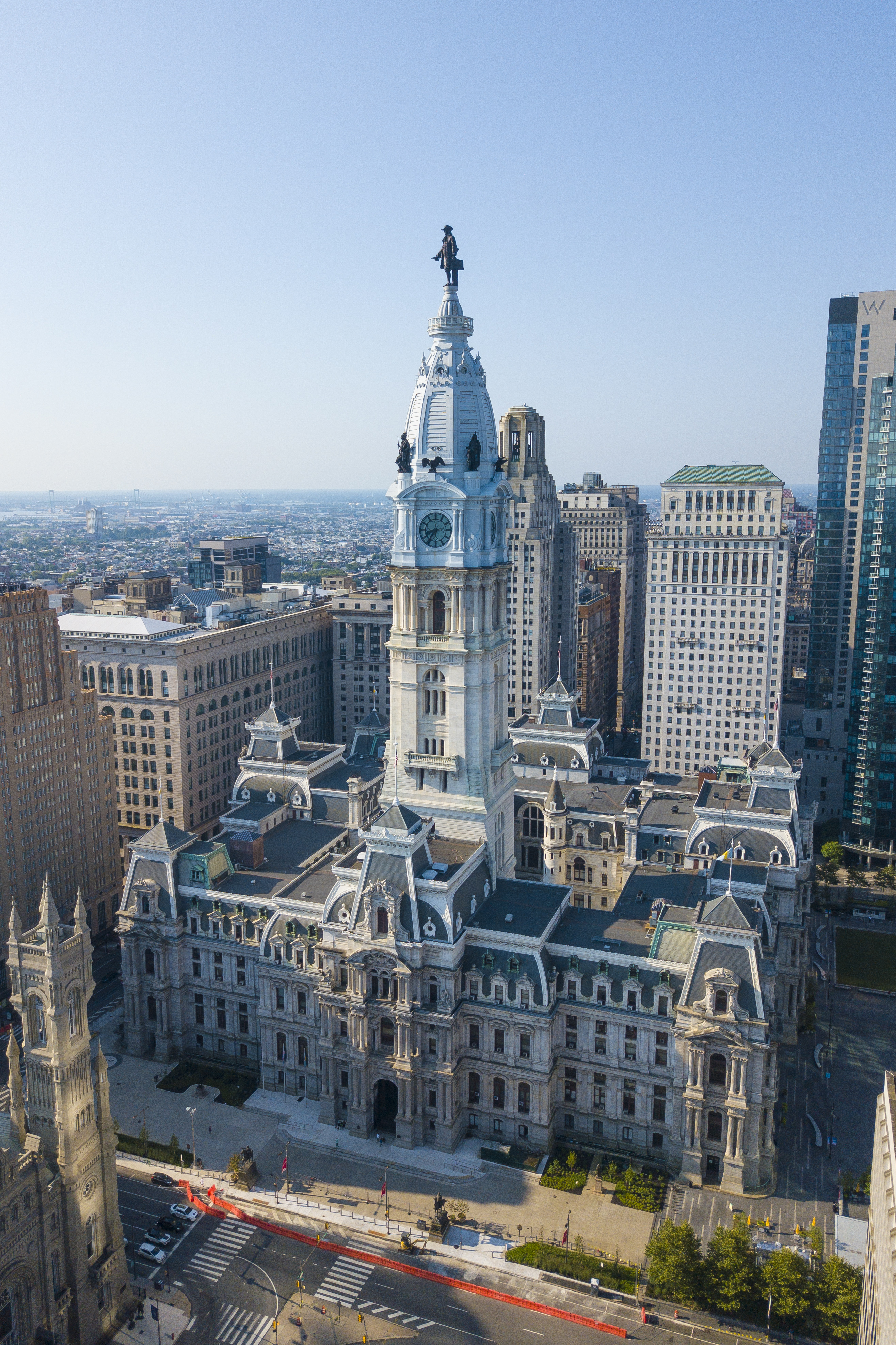 This stunning, world’s largest building in Philly will make your jaw ...