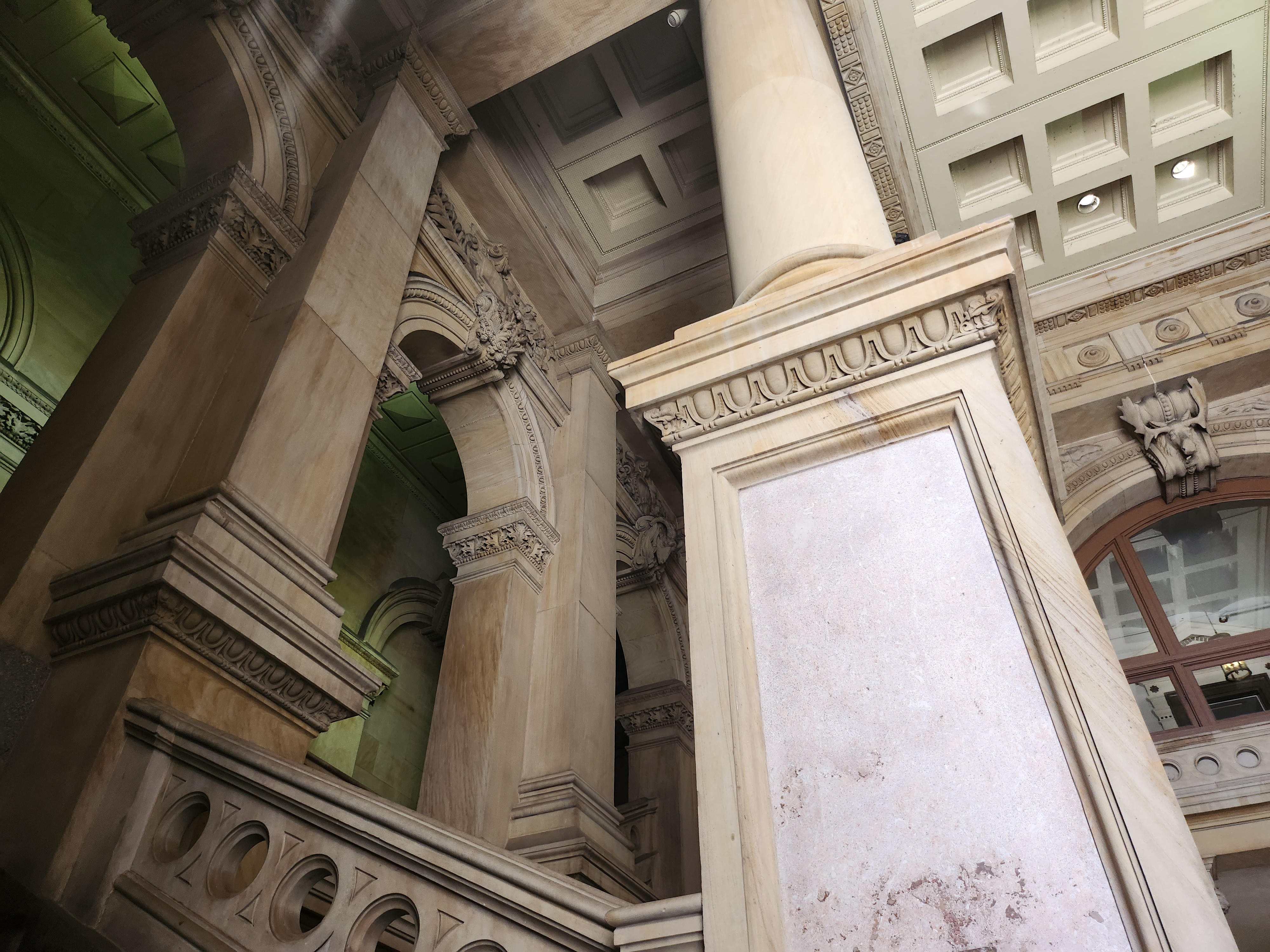 This stunning, world’s largest building in Philly will make your jaw ...