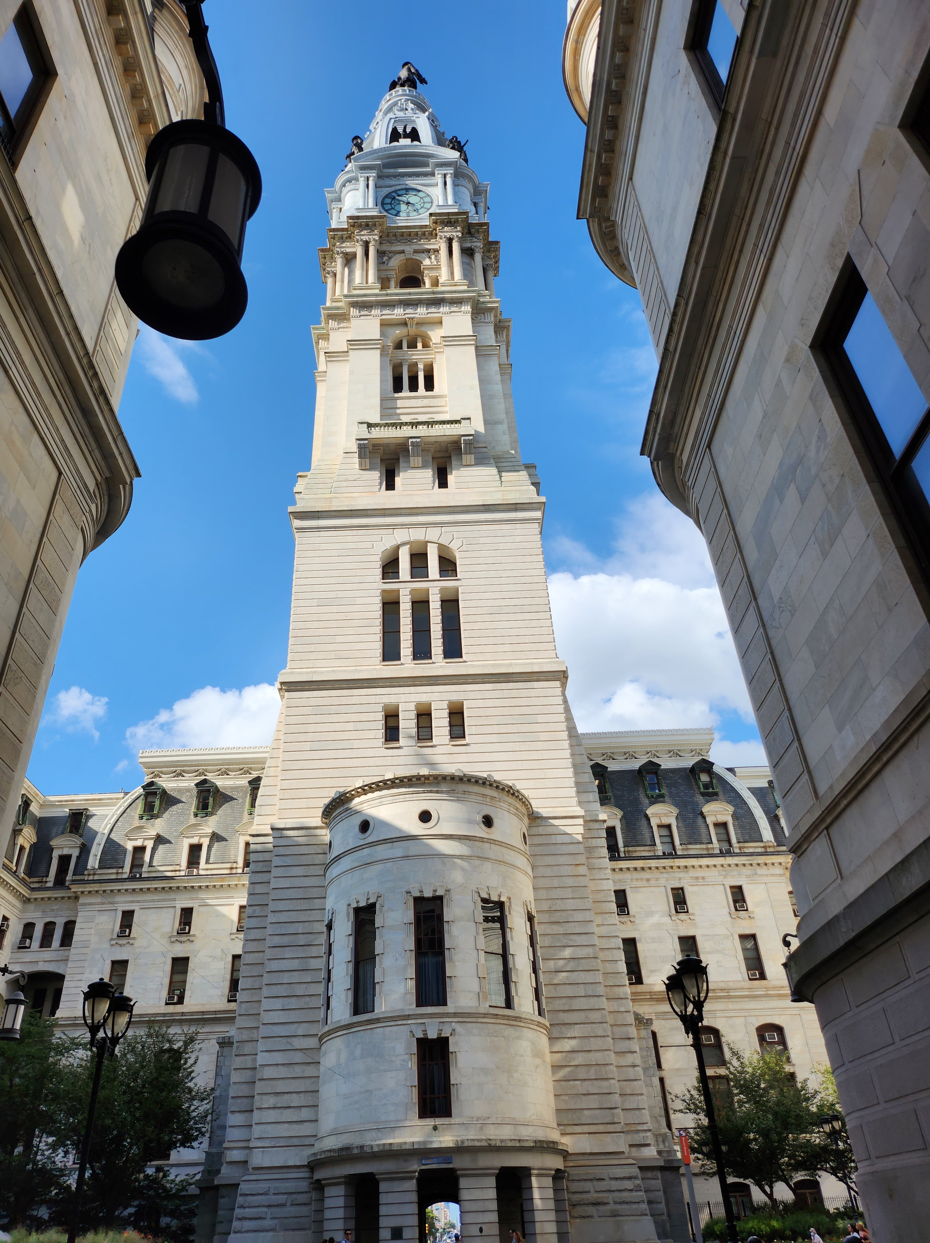 This stunning, world’s largest building in Philly will make your jaw ...