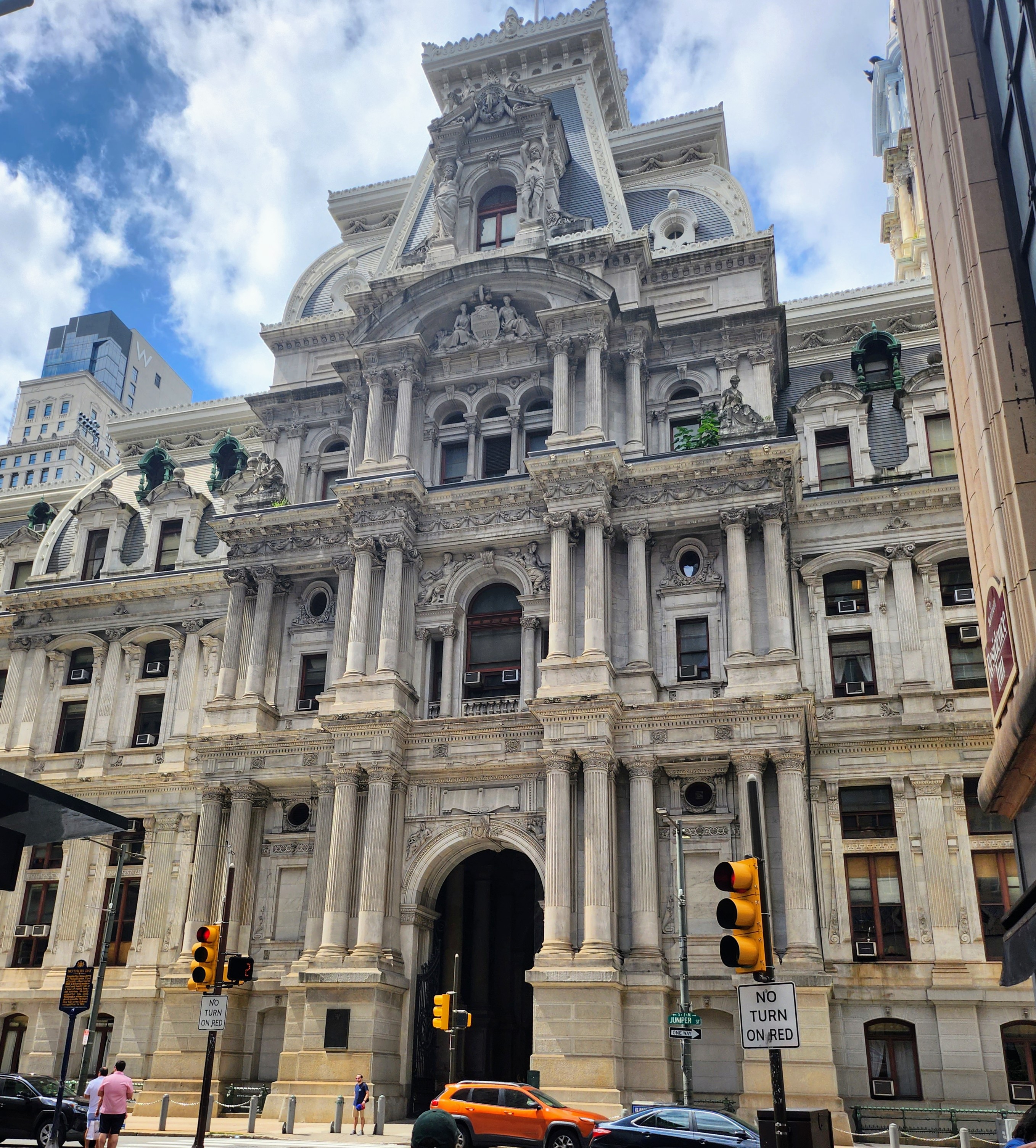 This stunning, world’s largest building in Philly will make your jaw ...