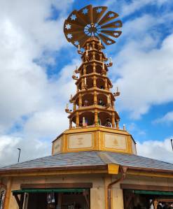 Very Big Things – KellyKazek.com